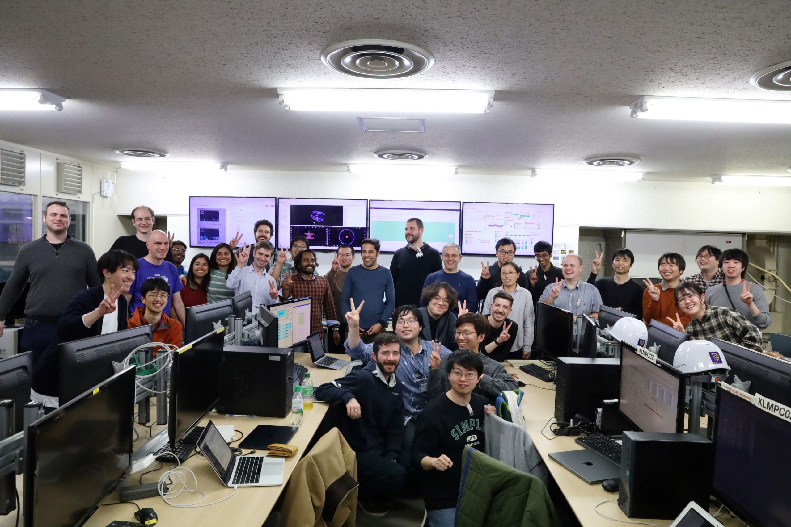 Belle II 実験、再始動！ - 約1年半の長期メンテナンス後、はじめての電子・陽電子衝突を観測 - 名古屋大学 素粒子宇宙起源研究所（KMI）